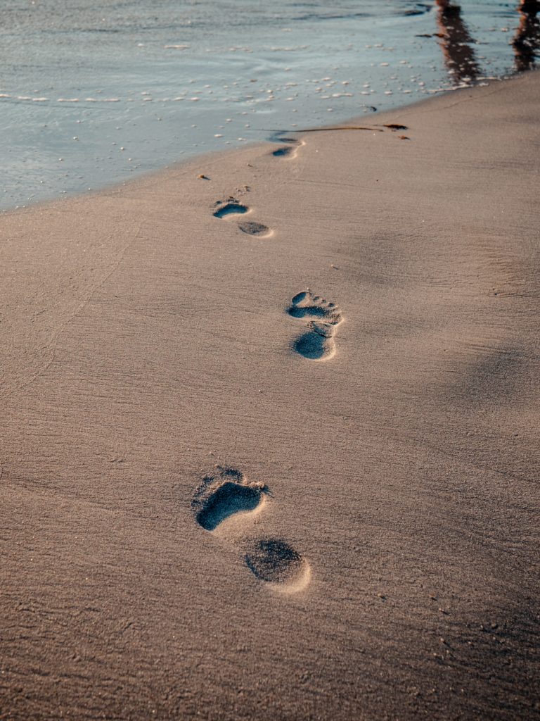 3 Ways to Share Jesus Without Words - Beth Foreman